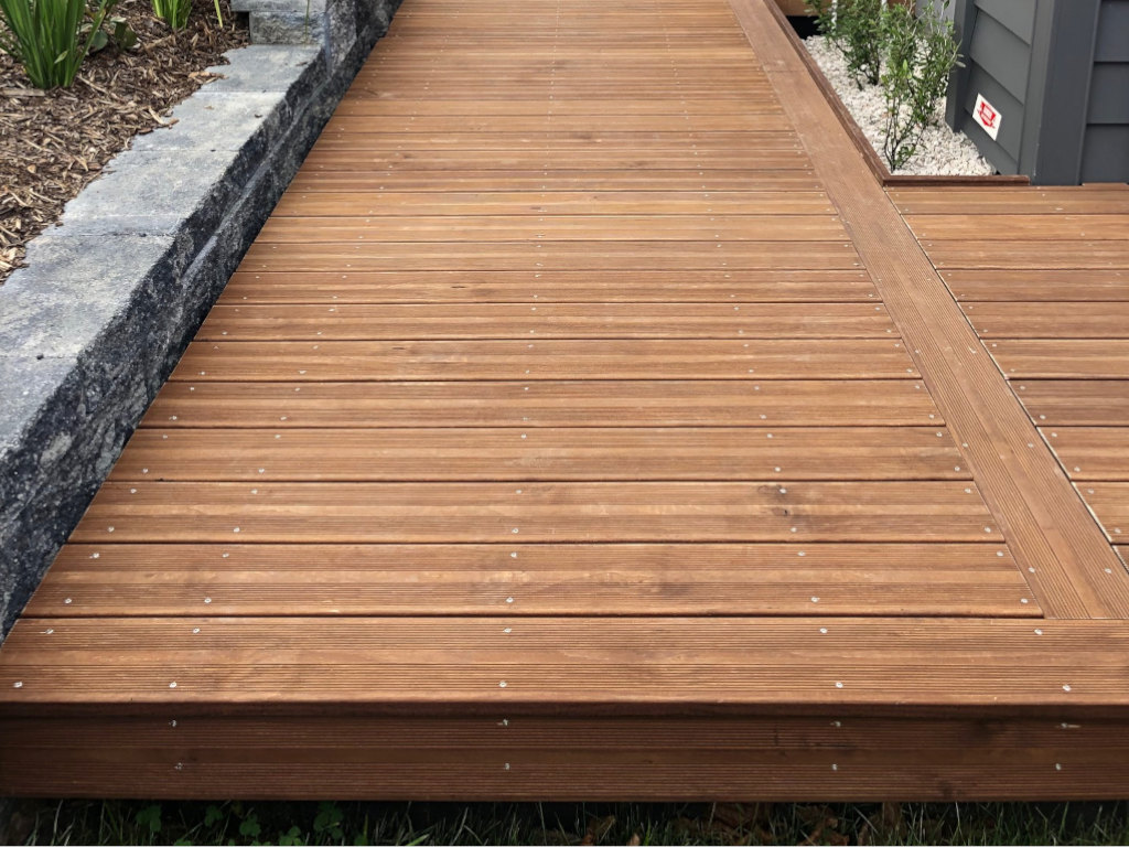 Terrassendiele Tiger ABODO Vulcan Pinus Radiata dunkelbraun | Holz ...